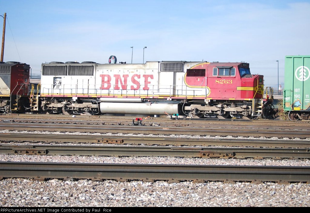 BNSF 8263